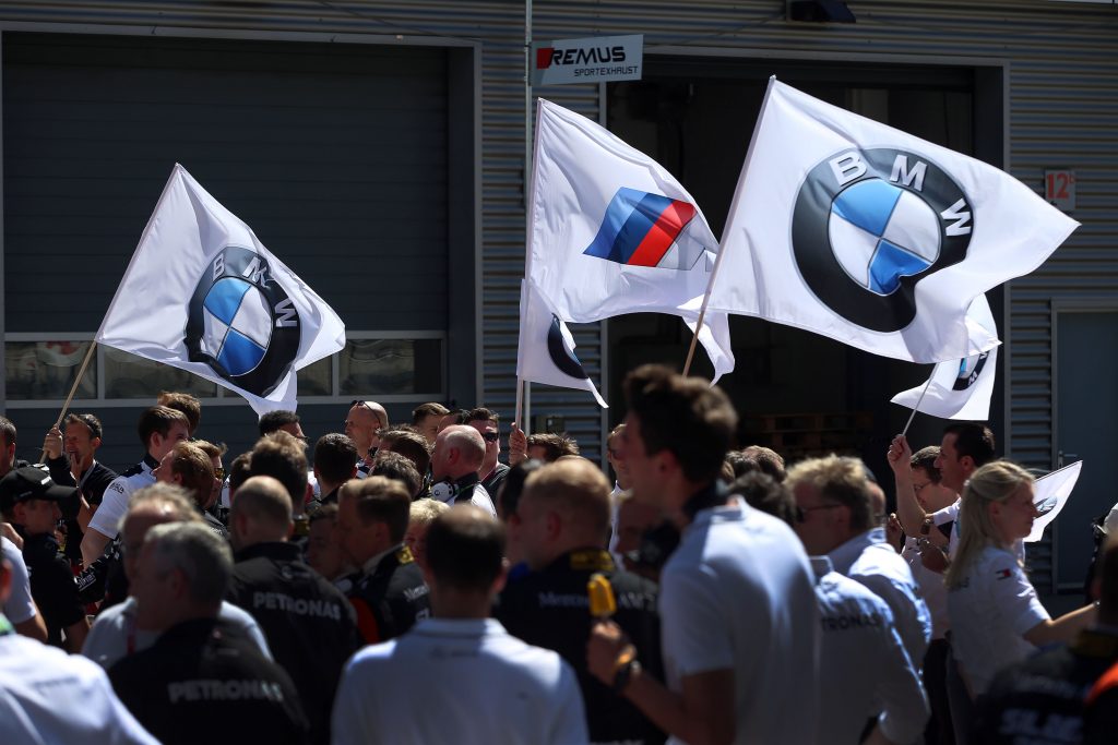 Corporate Flags | Printing Companies | Budget Banners